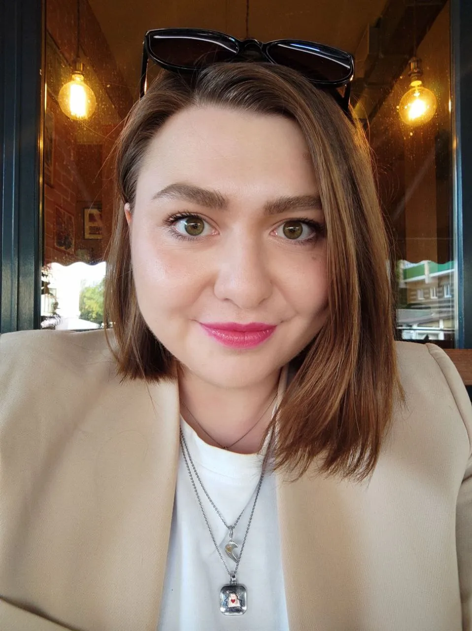 HeadShotlyAI | Studio-Quality Professional Headshots in Minutes