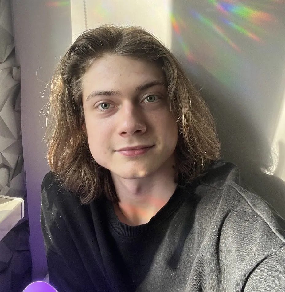 HeadShotlyAI | Studio-Quality Professional Headshots in Minutes