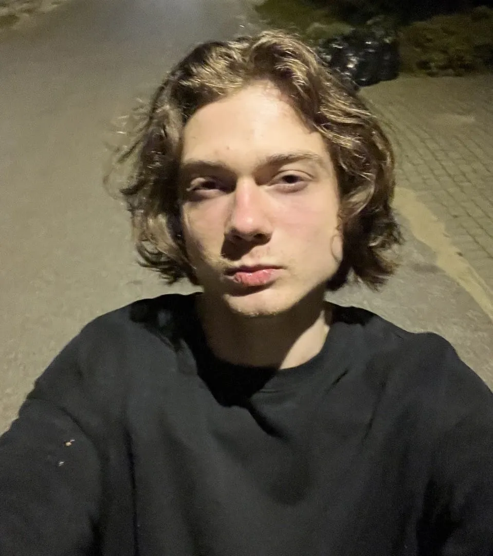 HeadShotlyAI | Studio-Quality Professional Headshots in Minutes