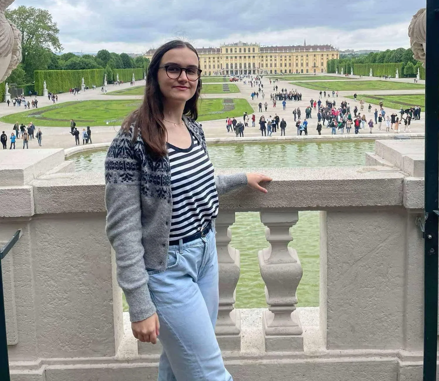 HeadShotlyAI | Studio-Quality Professional Headshots in Minutes