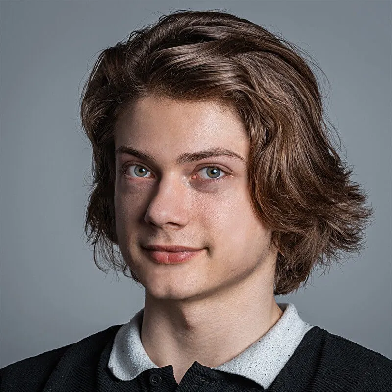 HeadShotlyAI | Studio-Quality Professional Headshots in Minutes